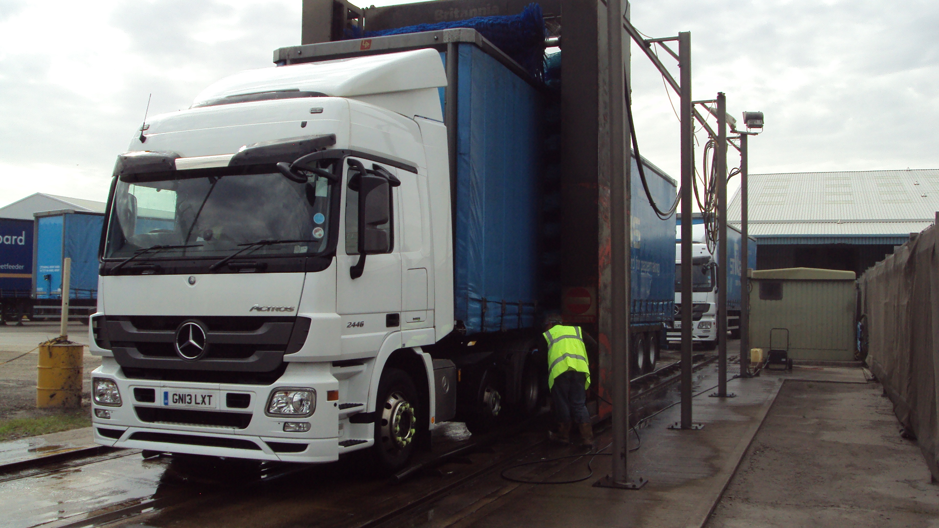 Commercial Vehicle Cleaning Company | Truckleen